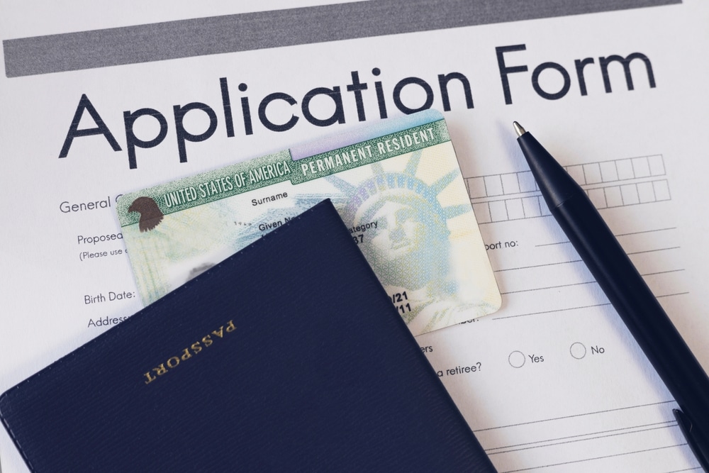 Green Card Application - What To Expect When Applying | Familia America